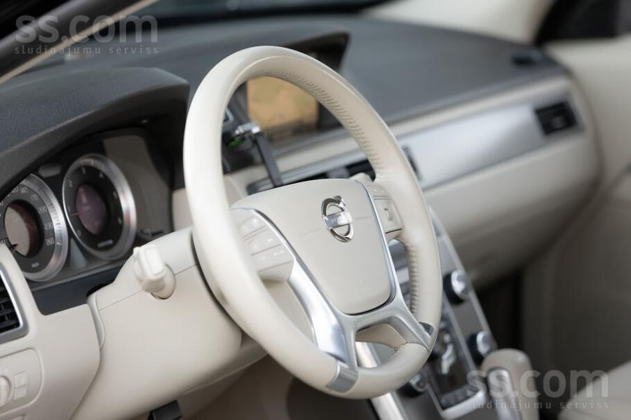 Melns Volvo XC70 2011 Jelgava, ar dzinēja tilpumu 2.40 L un nobraukumu 0 tūkst. km par 9150 €, foto 22 vietnē AUTOMOTO.COM.LV