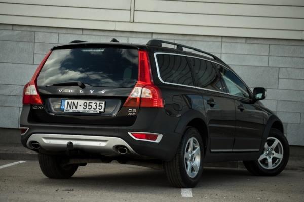 Melns Volvo XC70 2011 Rīga, ar dzinēja tilpumu 2.40 L un nobraukumu 244 tūkst. km par 9390 €, foto 3 vietnē AUTOMOTO.COM.LV