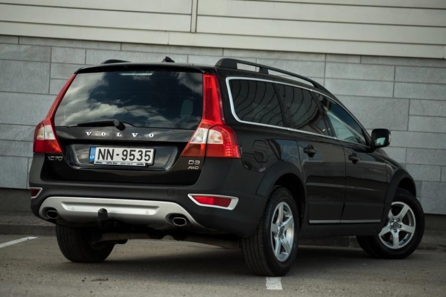 Melns Volvo XC70 2011 Rīga, ar dzinēja tilpumu 2.40 L un nobraukumu 244 tūkst. km par 9390 €, foto 4 vietnē AUTOMOTO.COM.LV