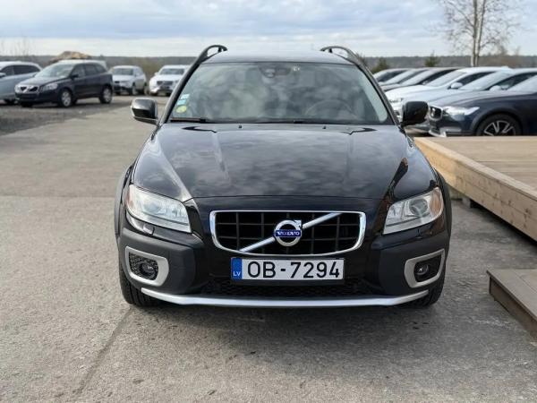 Black Volvo XC70 2011 in Riga, with an engine capacity of 2.40 L and mileage of 315 thousand km for 6500 €, photo 2 on AUTOMOTO.COM.LV