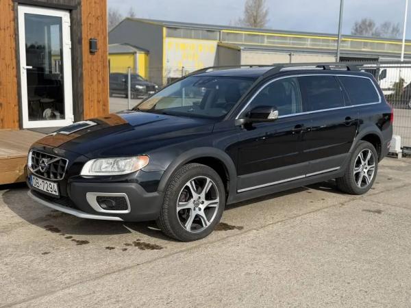 Black Volvo XC70 2011 in Riga, with an engine capacity of 2.40 L and mileage of 315 thousand km for 6500 €, photo 3 on AUTOMOTO.COM.LV