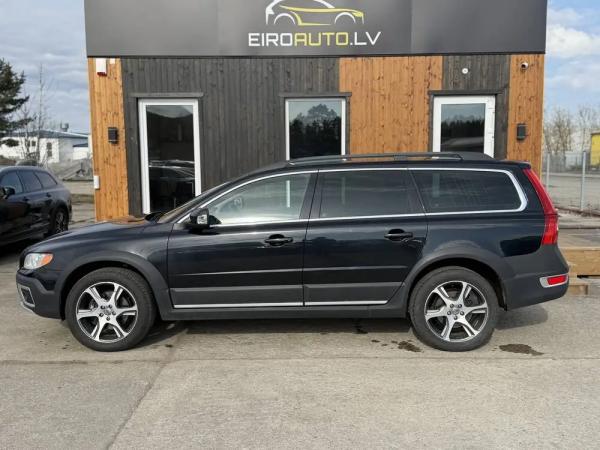 Black Volvo XC70 2011 in Riga, with an engine capacity of 2.40 L and mileage of 315 thousand km for 6500 €, photo 4 on AUTOMOTO.COM.LV