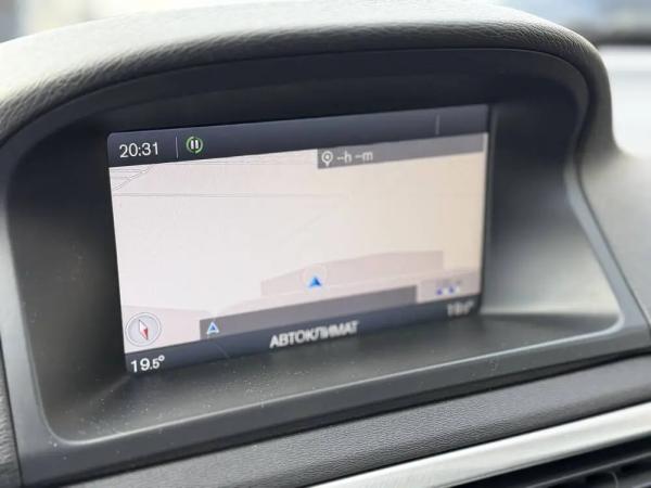 Black Volvo XC70 2011 in Riga, with an engine capacity of 2.40 L and mileage of 315 thousand km for 6500 €, photo 10 on AUTOMOTO.COM.LV