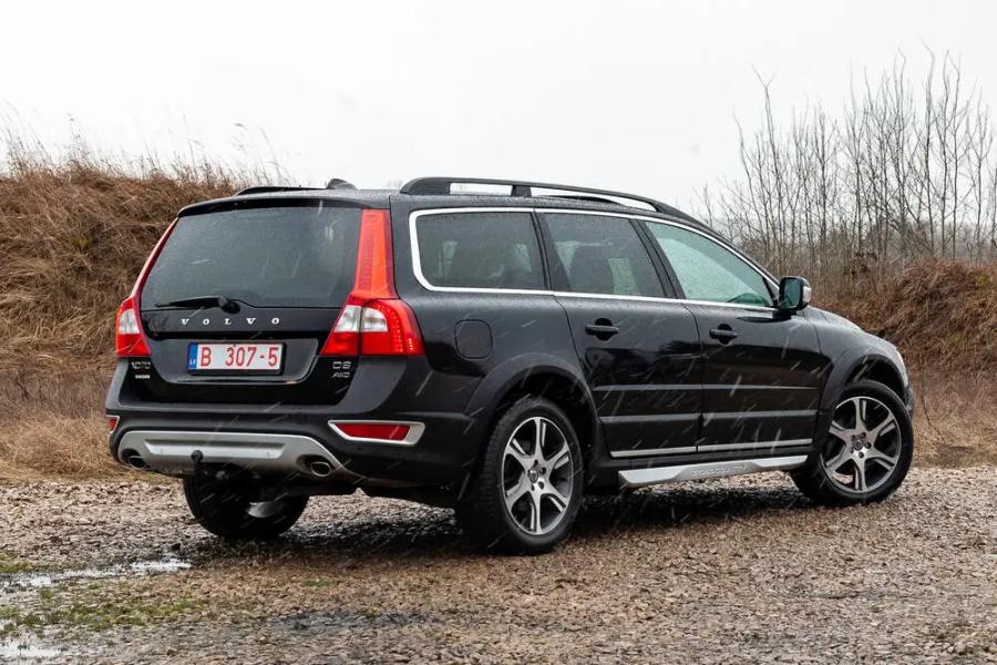 Melns Volvo XC70 2011 Rīga, ar dzinēja tilpumu 2.40 L un nobraukumu 246 tūkst. km par 9995 €, foto 5 vietnē AUTOMOTO.COM.LV