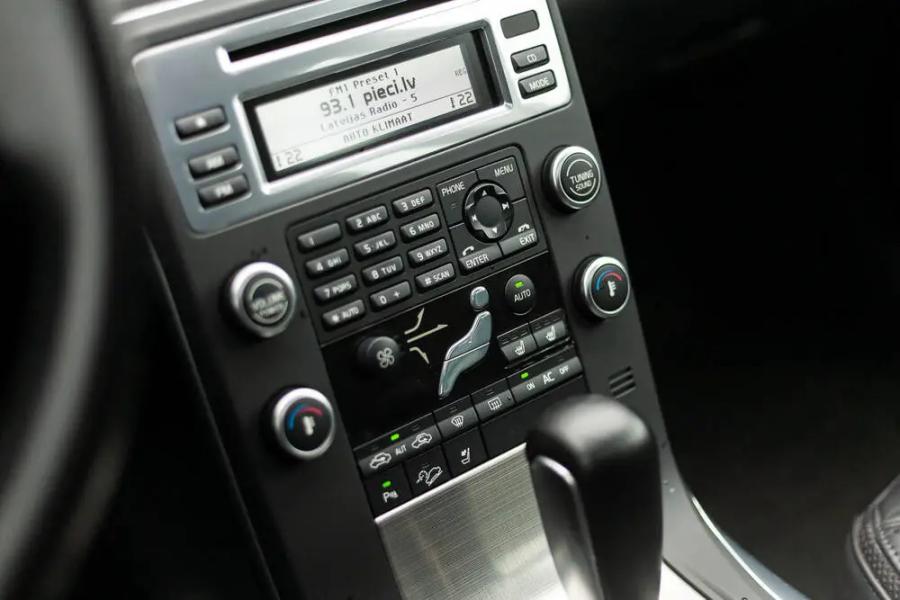 Melns Volvo XC70 2011 Rīga, ar dzinēja tilpumu 2.40 L un nobraukumu 246 tūkst. km par 9995 €, foto 8 vietnē AUTOMOTO.COM.LV