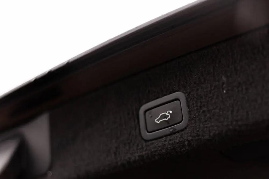 Melns Volvo XC70 2011 Rīga, ar dzinēja tilpumu 2.40 L un nobraukumu 246 tūkst. km par 9995 €, foto 10 vietnē AUTOMOTO.COM.LV
