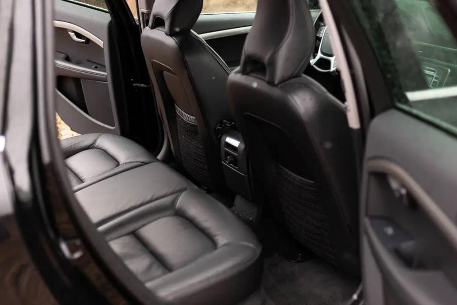 Melns Volvo XC70 2011 Rīga, ar dzinēja tilpumu 2.40 L un nobraukumu 246 tūkst. km par 9995 €, foto 12 vietnē AUTOMOTO.COM.LV