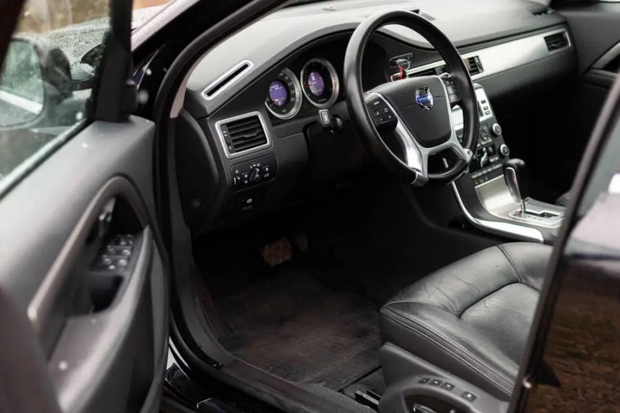 Melns Volvo XC70 2011 Rīga, ar dzinēja tilpumu 2.40 L un nobraukumu 246 tūkst. km par 9995 €, foto 13 vietnē AUTOMOTO.COM.LV