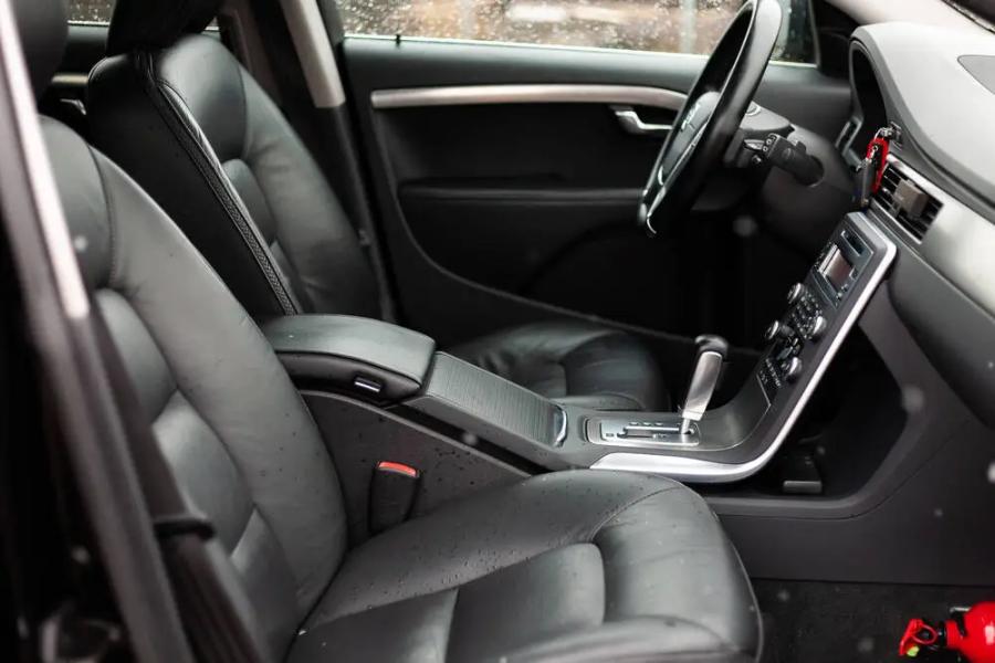 Melns Volvo XC70 2011 Rīga, ar dzinēja tilpumu 2.40 L un nobraukumu 246 tūkst. km par 9995 €, foto 17 vietnē AUTOMOTO.COM.LV