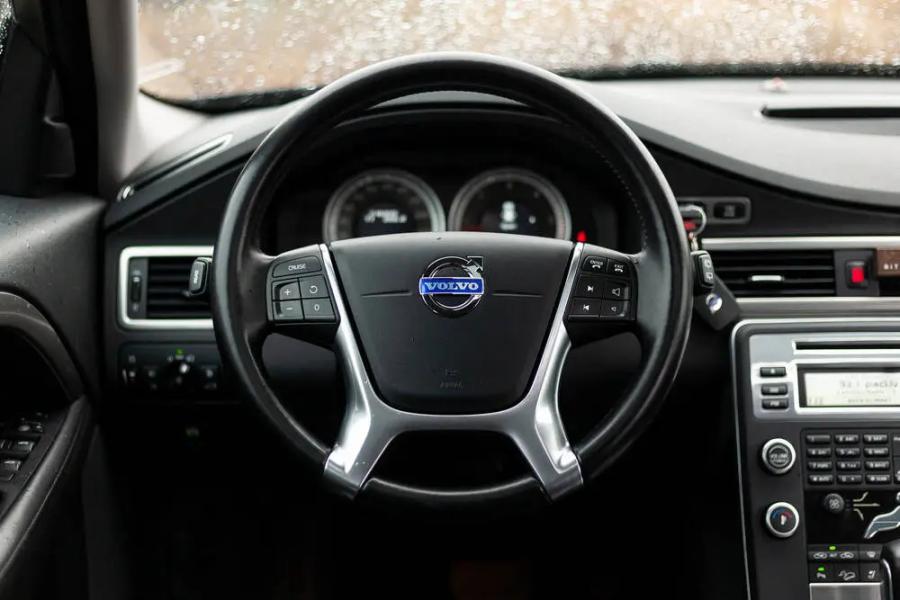 Melns Volvo XC70 2011 Rīga, ar dzinēja tilpumu 2.40 L un nobraukumu 246 tūkst. km par 9995 €, foto 18 vietnē AUTOMOTO.COM.LV
