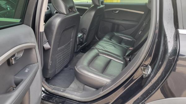 Black Volvo XC70 2011 in Riga, with an engine capacity of 2.40 L and mileage of 315 thousand km for 8450 €, photo 2 on AUTOMOTO.COM.LV