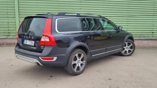 Black Volvo XC70 2011 in Riga, with an engine capacity of 2.40 L and mileage of 315 thousand km for 8450 €, photo 7 on AUTOMOTO.COM.LV