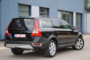 Black Volvo XC70 2011 in Riga, with an engine capacity of 2.40 L and mileage of 303 thousand km for 7490 €, photo 3 on AUTOMOTO.COM.LV