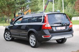 Black Volvo XC70 2011 in Riga, with an engine capacity of 2.40 L and mileage of 303 thousand km for 7490 €, photo 4 on AUTOMOTO.COM.LV