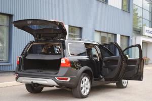 Black Volvo XC70 2011 in Riga, with an engine capacity of 2.40 L and mileage of 303 thousand km for 7490 €, photo 8 on AUTOMOTO.COM.LV