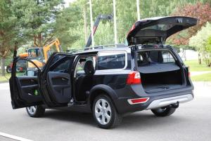 Black Volvo XC70 2011 in Riga, with an engine capacity of 2.40 L and mileage of 303 thousand km for 7490 €, photo 10 on AUTOMOTO.COM.LV