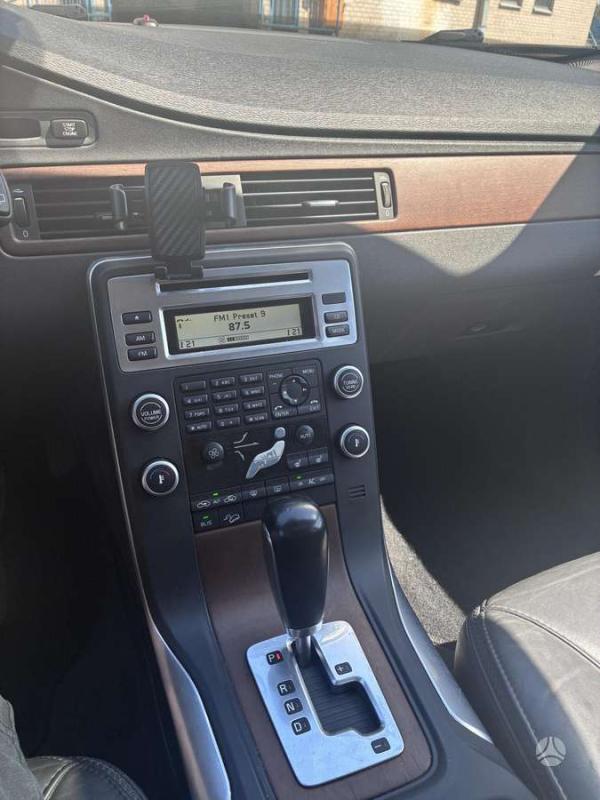 Melns Volvo XC70 2011 Šauļi, ar dzinēja tilpumu 3.19 L un nobraukumu 280 tūkst. km par 7400 €, foto 10 vietnē AUTOMOTO.COM.LV