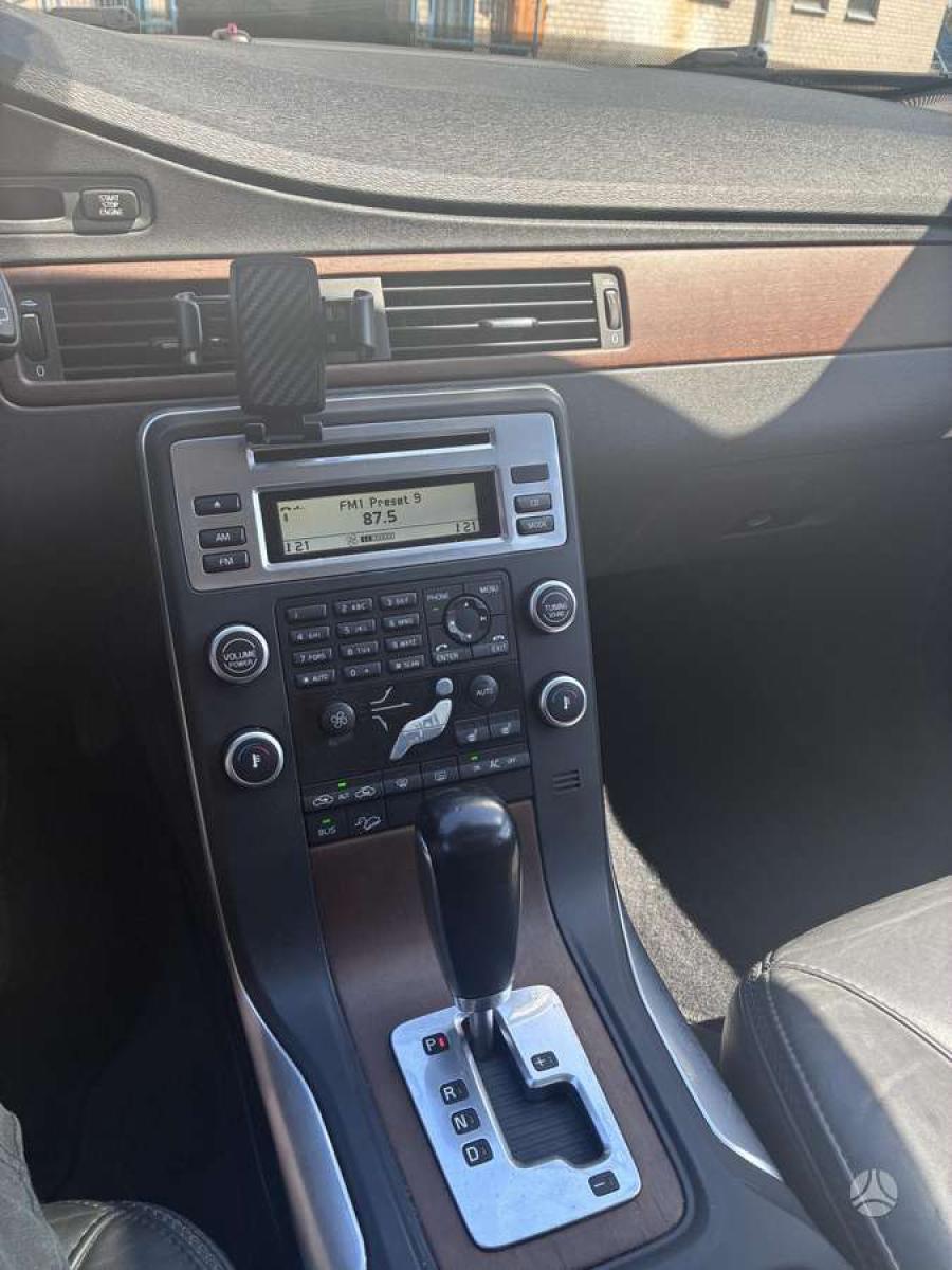 Melns Volvo XC70 2011 Šauļi, ar dzinēja tilpumu 3.19 L un nobraukumu 280 tūkst. km par 7400 €, foto 11 vietnē AUTOMOTO.COM.LV