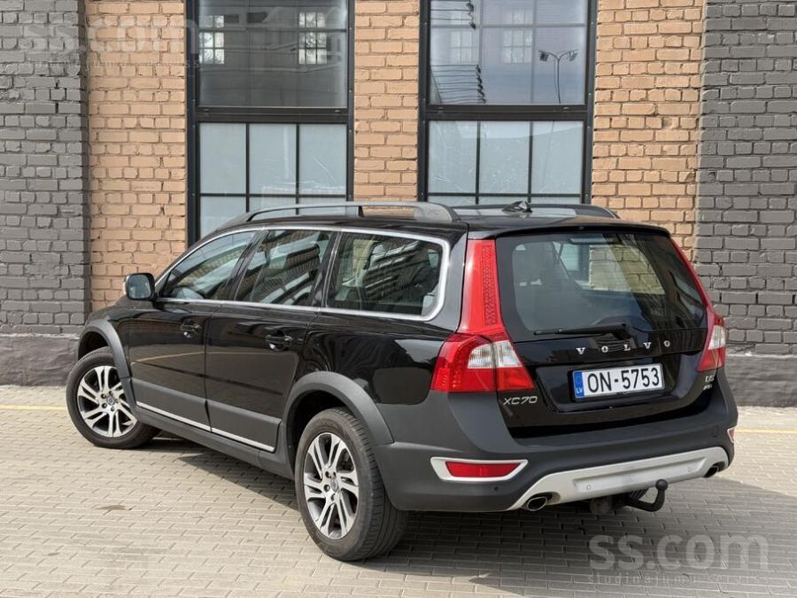Melns Volvo XC70 2011 Rīga, ar dzinēja tilpumu 2.40 L un nobraukumu 291 tūkst. km par 8850 €, foto 5 vietnē AUTOMOTO.COM.LV