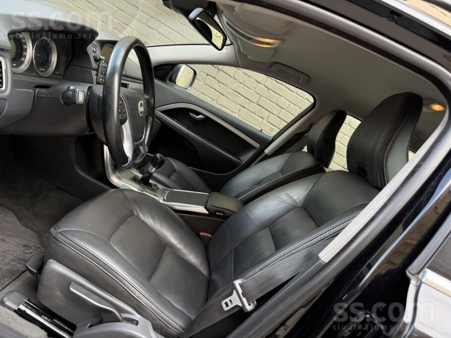 Melns Volvo XC70 2011 Rīga, ar dzinēja tilpumu 2.40 L un nobraukumu 291 tūkst. km par 8850 €, foto 8 vietnē AUTOMOTO.COM.LV