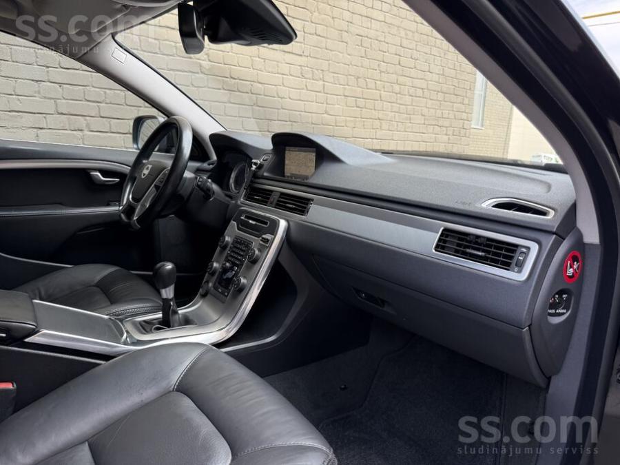 Melns Volvo XC70 2011 Rīga, ar dzinēja tilpumu 2.40 L un nobraukumu 291 tūkst. km par 8850 €, foto 12 vietnē AUTOMOTO.COM.LV