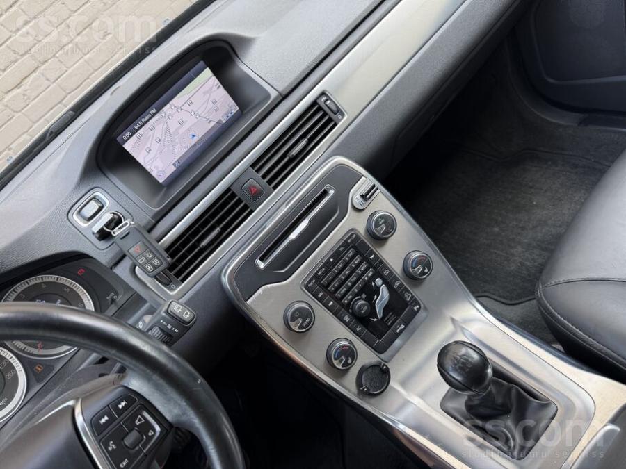 Melns Volvo XC70 2011 Rīga, ar dzinēja tilpumu 2.40 L un nobraukumu 291 tūkst. km par 8850 €, foto 17 vietnē AUTOMOTO.COM.LV