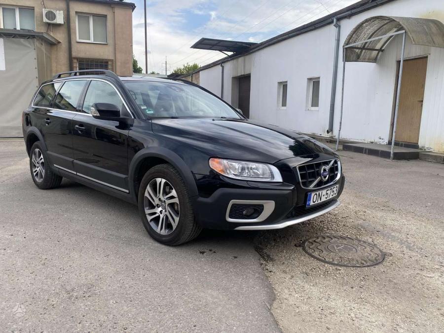 Black Volvo XC70 2011 in Riga, with an engine capacity of 2.40 L and mileage of 292 thousand km for 8200 €, photo 1 on AUTOMOTO.COM.LV