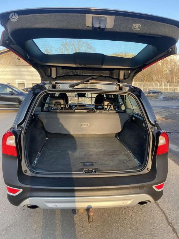 Black Volvo XC70 2011 in Riga, with an engine capacity of 2.40 L and mileage of 292 thousand km for 8200 €, photo 6 on AUTOMOTO.COM.LV