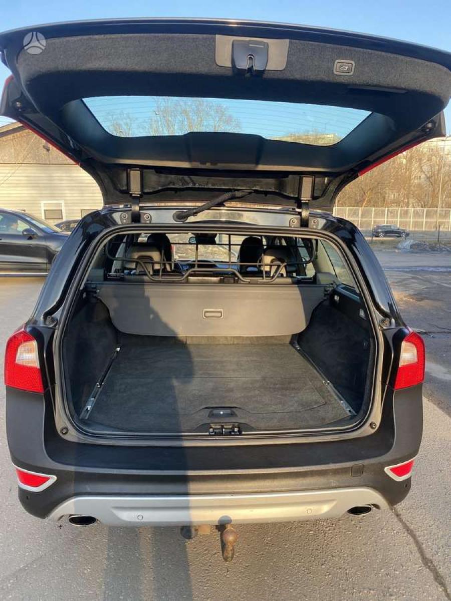 Black Volvo XC70 2011 in Riga, with an engine capacity of 2.40 L and mileage of 292 thousand km for 8200 €, photo 6 on AUTOMOTO.COM.LV