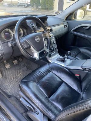Black Volvo XC70 2011 in Riga, with an engine capacity of 2.40 L and mileage of 292 thousand km for 8200 €, photo 8 on AUTOMOTO.COM.LV