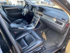 Black Volvo XC70 2011 in Riga, with an engine capacity of 2.40 L and mileage of 292 thousand km for 8200 €, photo 9 on AUTOMOTO.COM.LV