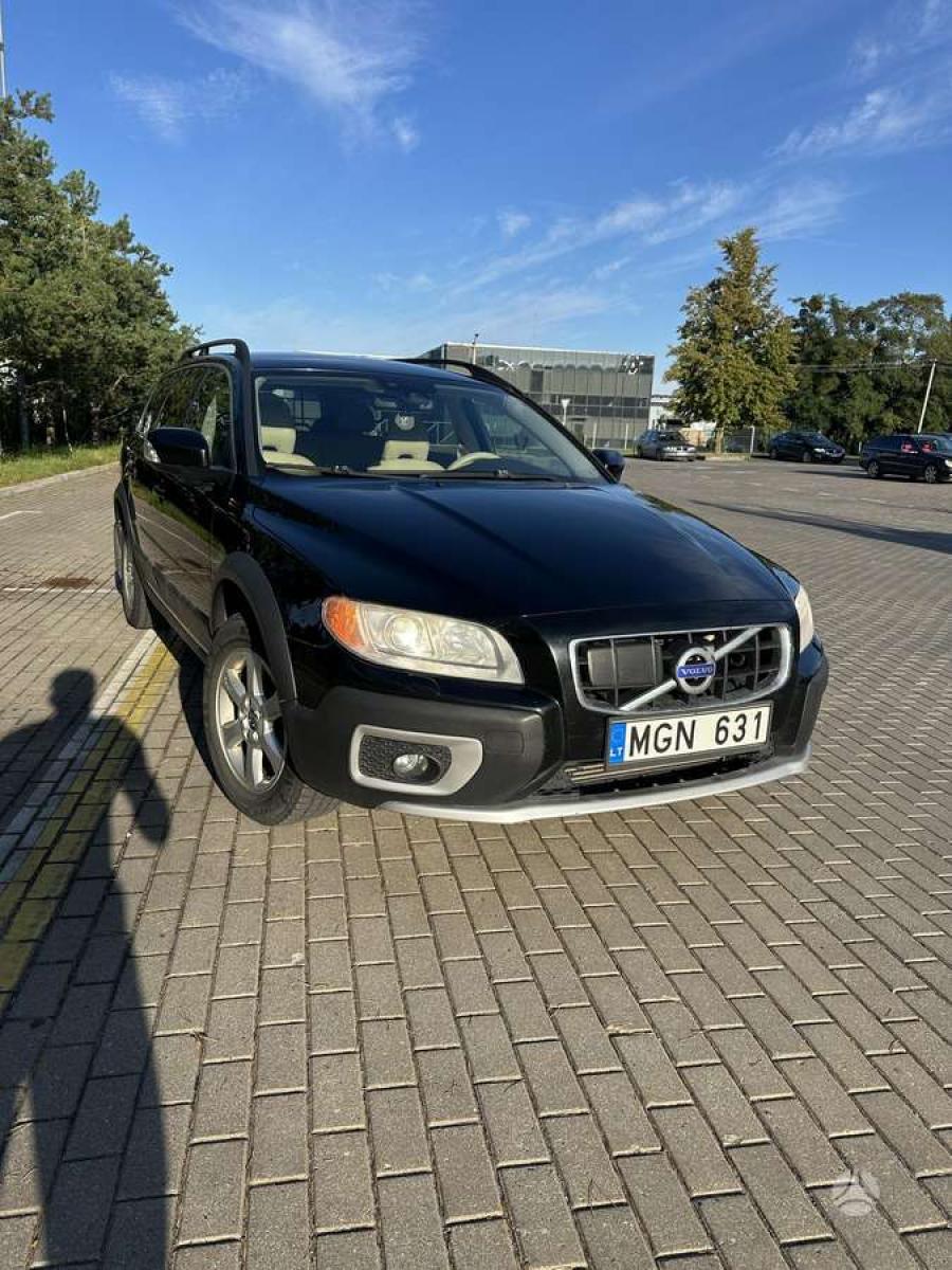 Melns Volvo XC70 2011 Kauņa, ar dzinēja tilpumu 2.40 L un nobraukumu 359 tūkst. km par 4999 €, foto 1 vietnē AUTOMOTO.COM.LV