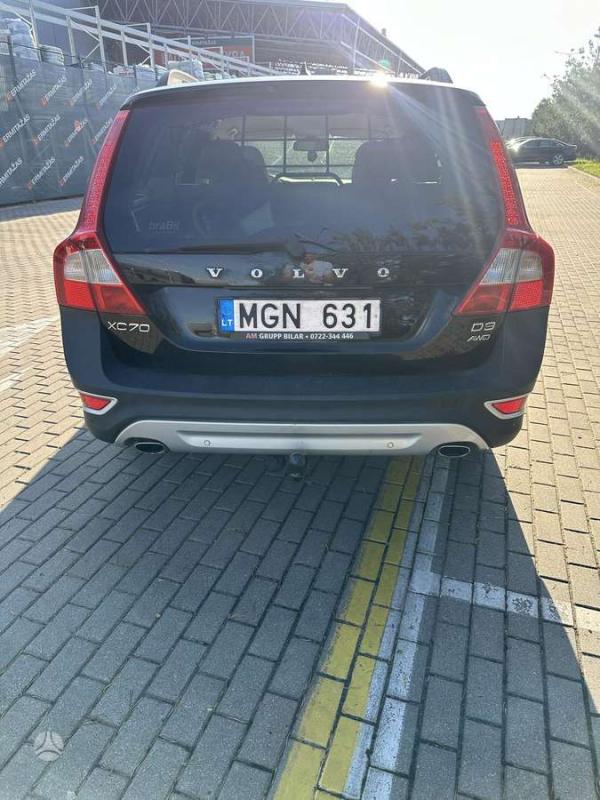 Black Volvo XC70 2011 in Kaunas, with an engine capacity of 2.40 L and mileage of 359 thousand km for 4999 €, photo 8 on AUTOMOTO.COM.LV
