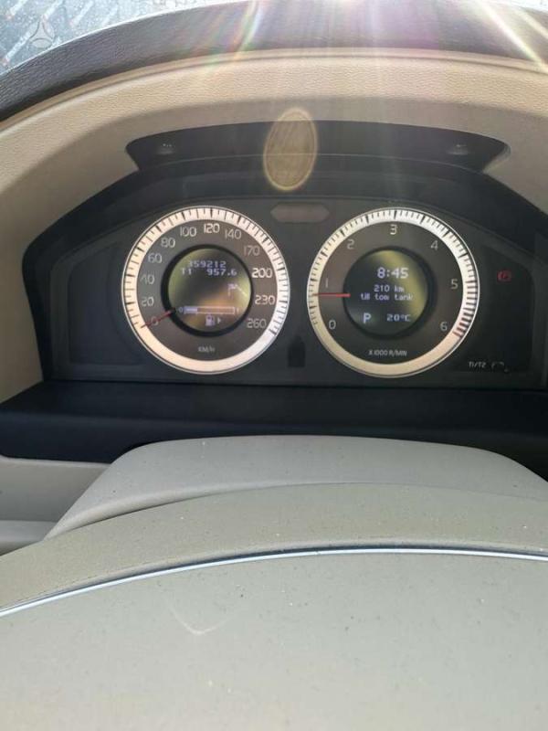 Black Volvo XC70 2011 in Kaunas, with an engine capacity of 2.40 L and mileage of 359 thousand km for 4999 €, photo 9 on AUTOMOTO.COM.LV