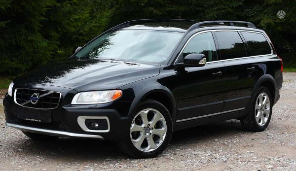 Black Volvo XC70 2011 in Kretinga, with an engine capacity of 2.40 L and mileage of 376 thousand km for 7999 €, photo 5 on AUTOMOTO.COM.LV