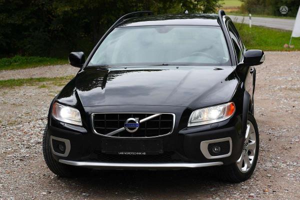 Black Volvo XC70 2011 in Kretinga, with an engine capacity of 2.40 L and mileage of 376 thousand km for 7999 €, photo 6 on AUTOMOTO.COM.LV