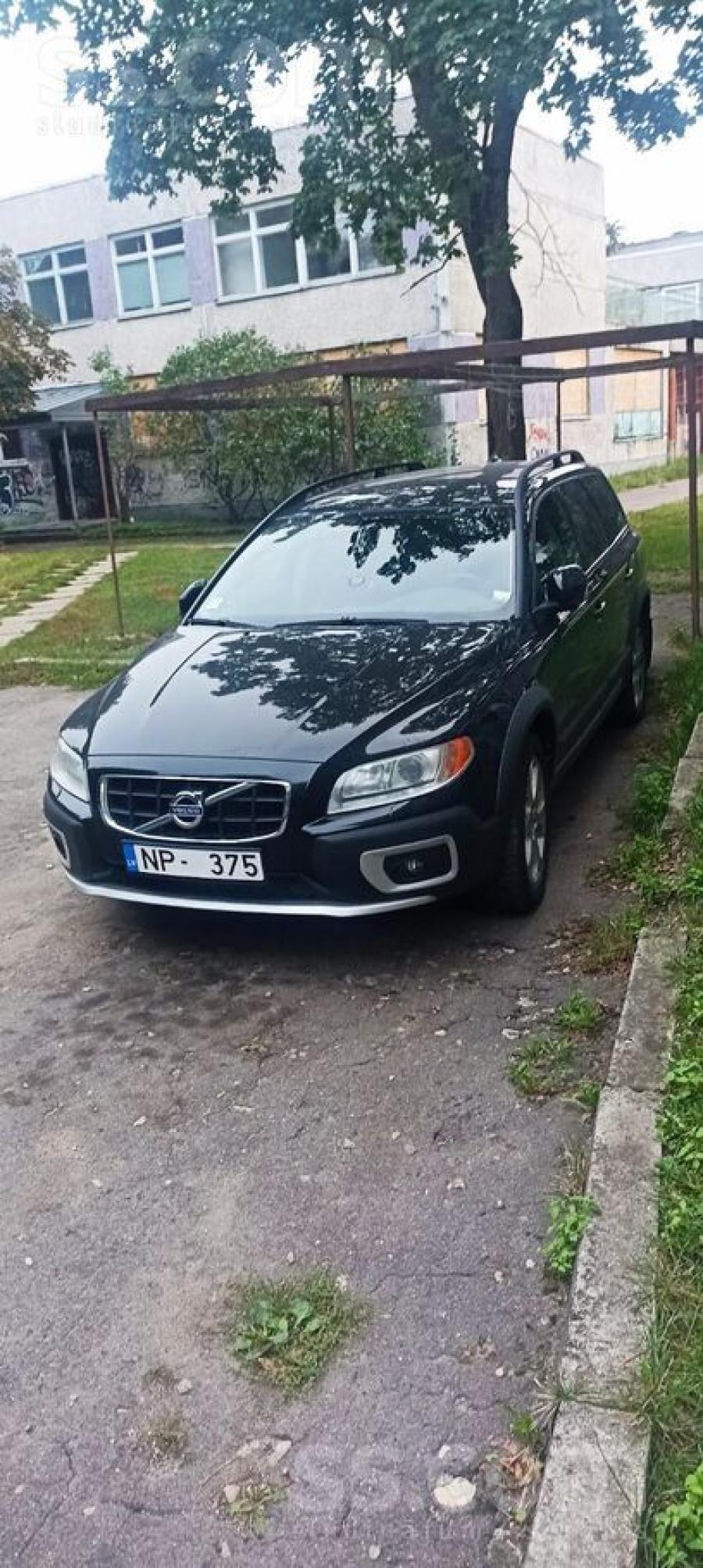 Black Volvo XC70 2011 in Riga, with an engine capacity of 2.40 L and mileage of 356 thousand km for 5900 €, photo 3 on AUTOMOTO.COM.LV