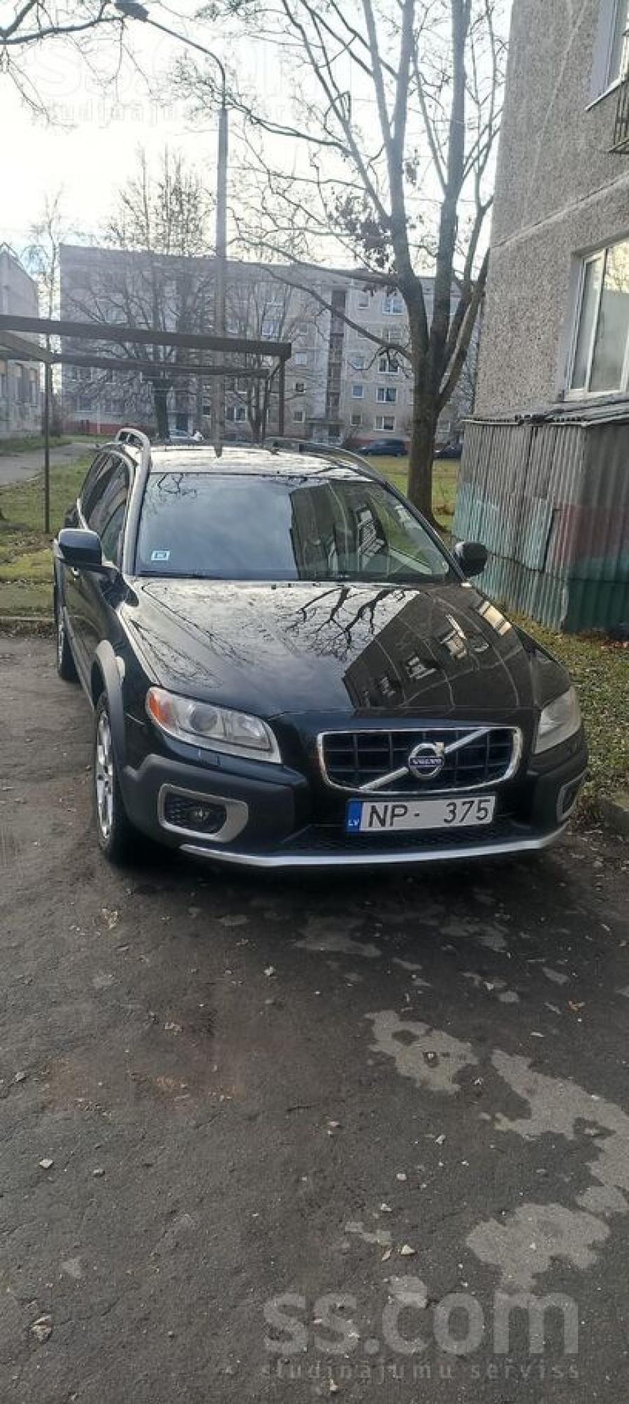 Black Volvo XC70 2011 in Riga, with an engine capacity of 2.40 L and mileage of 356 thousand km for 5900 €, photo 4 on AUTOMOTO.COM.LV