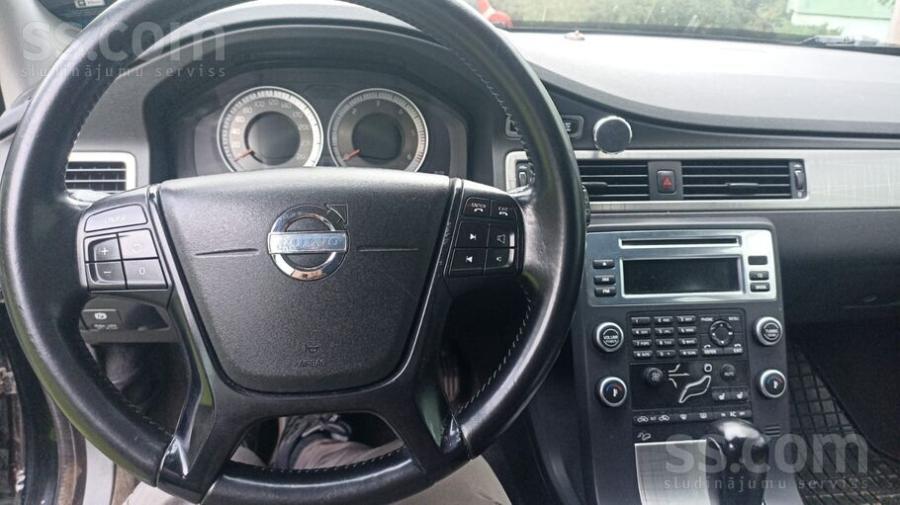 Black Volvo XC70 2011 in Riga, with an engine capacity of 2.40 L and mileage of 356 thousand km for 5900 €, photo 5 on AUTOMOTO.COM.LV