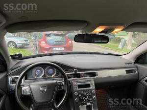 Black Volvo XC70 2011 in Riga, with an engine capacity of 2.40 L and mileage of 356 thousand km for 5900 €, photo 6 on AUTOMOTO.COM.LV