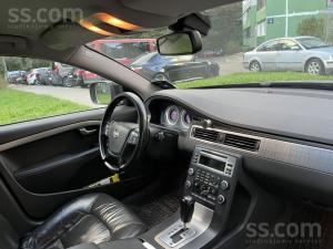 Black Volvo XC70 2011 in Riga, with an engine capacity of 2.40 L and mileage of 356 thousand km for 5900 €, photo 7 on AUTOMOTO.COM.LV