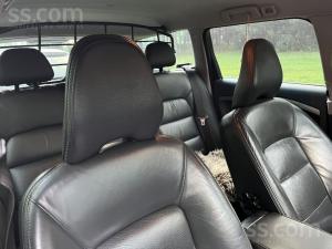 Black Volvo XC70 2011 in Riga, with an engine capacity of 2.40 L and mileage of 356 thousand km for 5900 €, photo 8 on AUTOMOTO.COM.LV