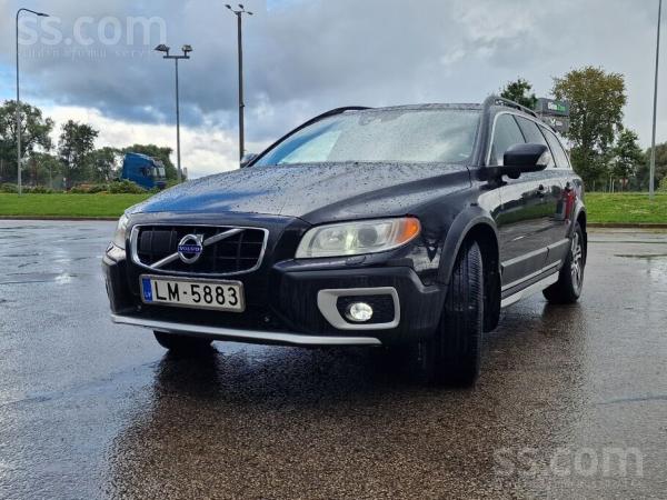 Black Volvo XC70 2012 in Riga, with an engine capacity of 2.40 L and mileage of 372 thousand km for 7900 €, photo 3 on AUTOMOTO.COM.LV