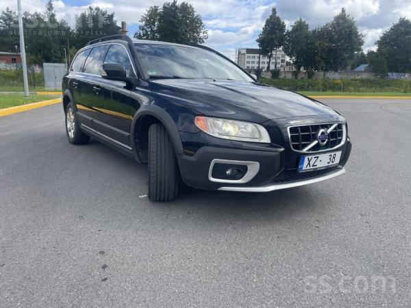 Black Volvo XC70 2012 in Riga, with an engine capacity of 2.40 L and mileage of 271 thousand km for 8150 €, photo 2 on AUTOMOTO.COM.LV