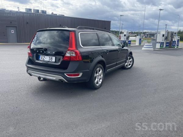 Black Volvo XC70 2012 in Riga, with an engine capacity of 2.40 L and mileage of 271 thousand km for 8150 €, photo 3 on AUTOMOTO.COM.LV