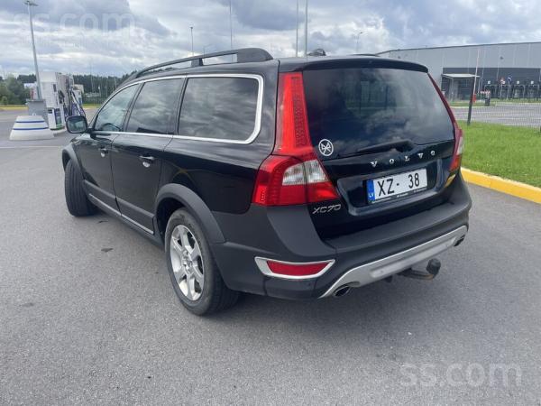 Black Volvo XC70 2012 in Riga, with an engine capacity of 2.40 L and mileage of 271 thousand km for 8150 €, photo 4 on AUTOMOTO.COM.LV