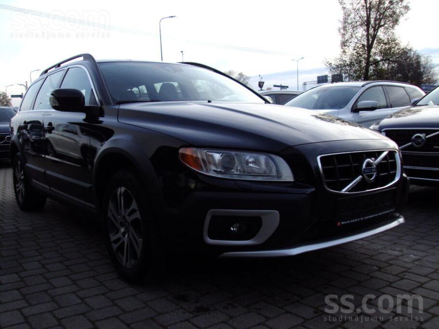 Black Volvo XC70 2012 in Riga, with an engine capacity of 2.40 L and mileage of 244 thousand km for 11800 €, photo 2 on AUTOMOTO.COM.LV