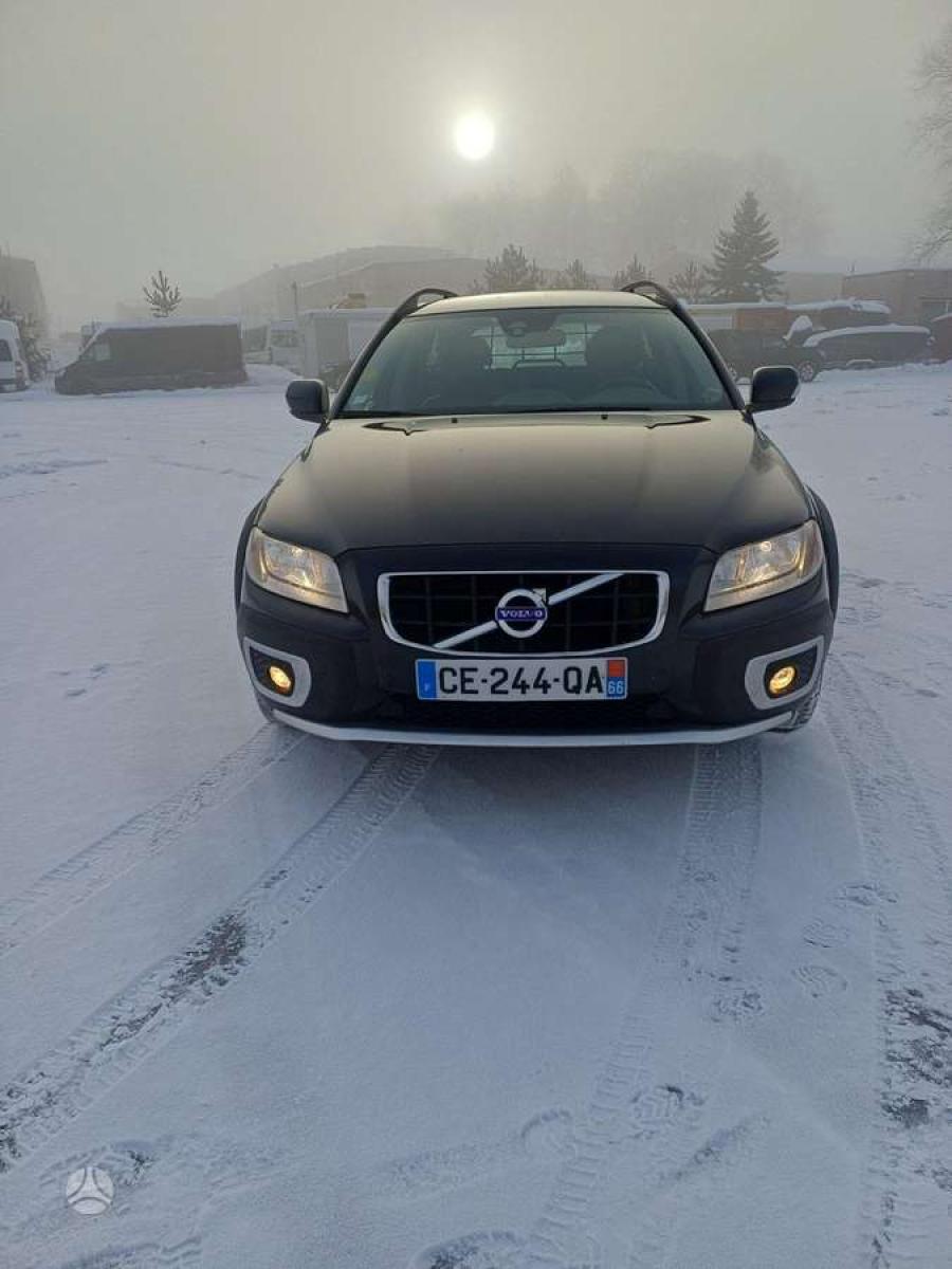 Black Volvo XC70 2012 in Klaipeda, with an engine capacity of 2.00 L and mileage of 275 thousand km for 6200 €, photo 1 on AUTOMOTO.COM.LV