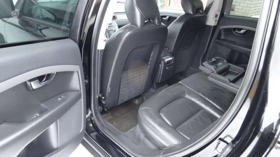 Melns Volvo XC70 2012 Joniškis, ar dzinēja tilpumu 2.40 L un nobraukumu 294 tūkst. km par 7999 €, foto 18 vietnē AUTOMOTO.COM.LV