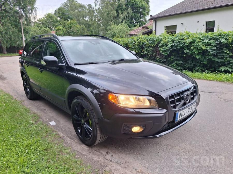 Black Volvo XC70 2012 in Riga, with an engine capacity of 3.20 L and mileage of 341 thousand km for 4500 €, photo 4 on AUTOMOTO.COM.LV